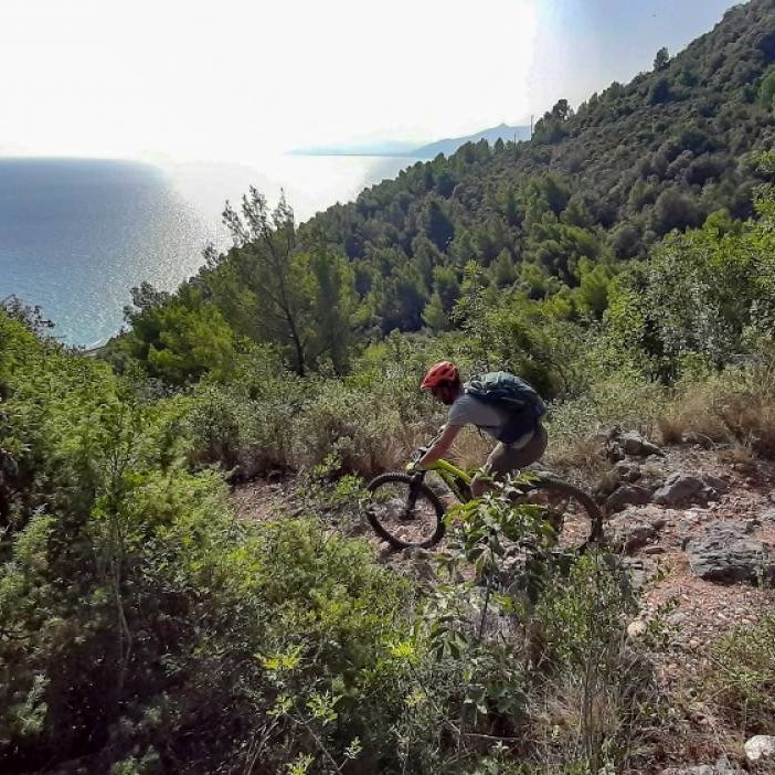 Surf ’n Turf Finale Ligure! Epic Winter-Endurocamp an der italienischen ...