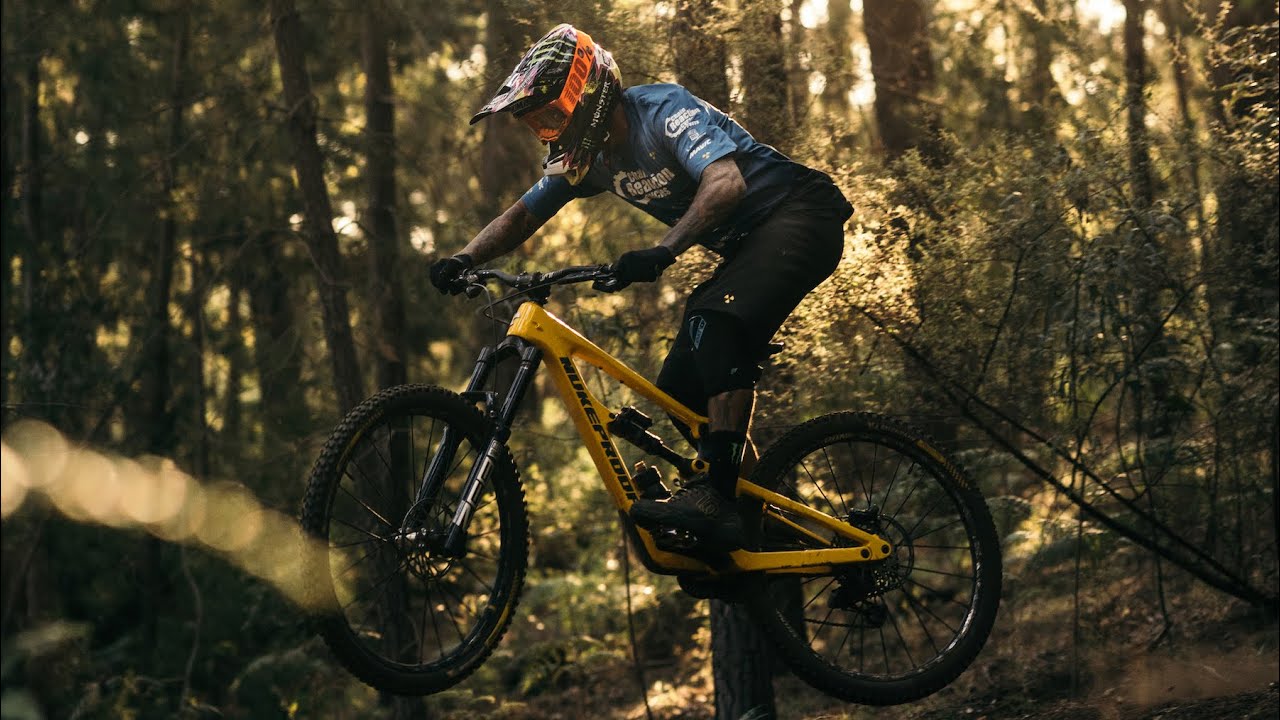 Sam Hill - Between the Races: Thunder from Down Under