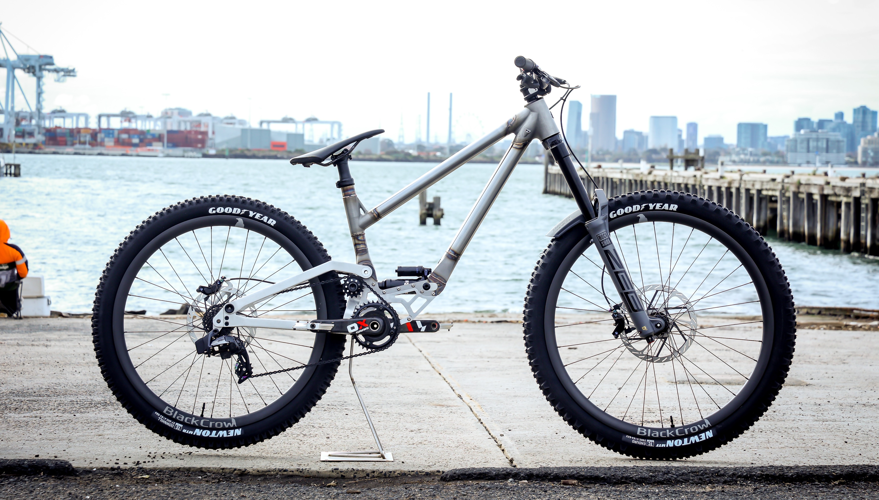 Trinity Enduro/DH-Prototyp: Alle Antriebe, Highpivot, Custom Geo