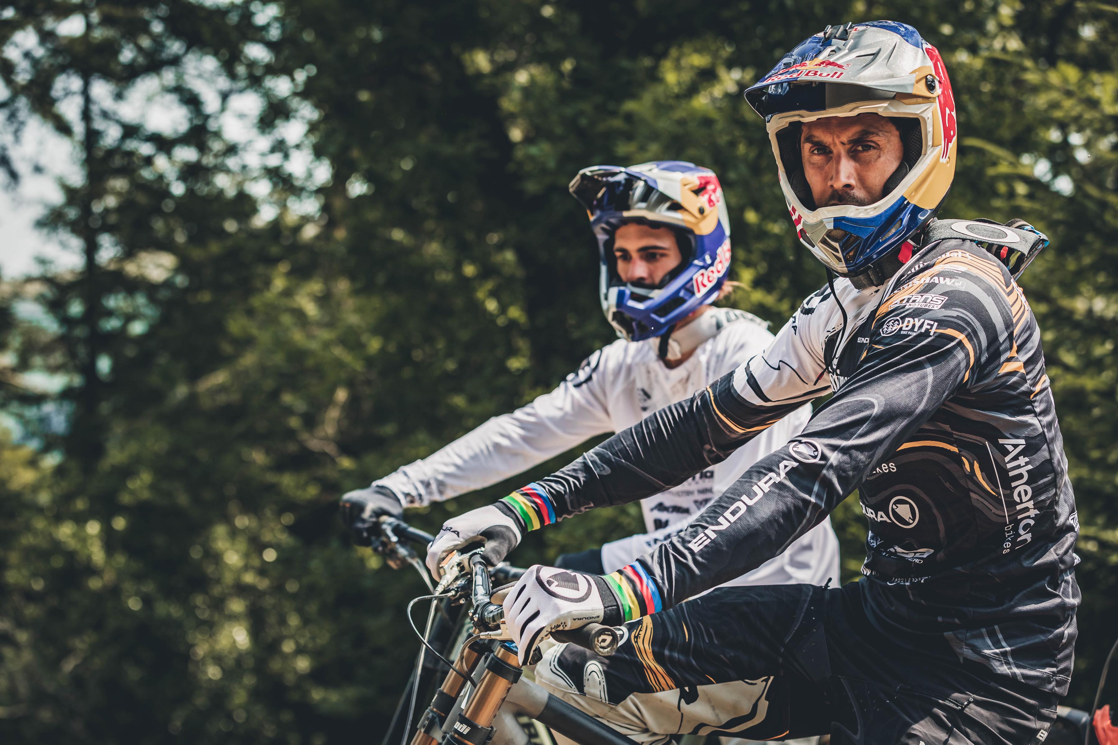 Video „Custom Lines x Custom Kit“: Gee Atherton gibt wieder Vollgas im Dyfi Bikepark